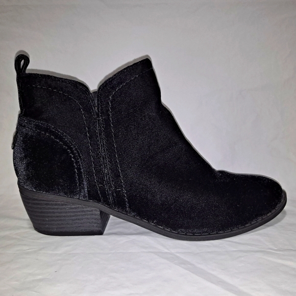 G by Guess | Shoes | G By Guess Black Velvet Booties Womens 75m Sidezip ...